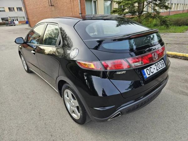 Melns Honda Civic 2006 Jēkabpils, ar dzinēja tilpumu 2.20 L un nobraukumu 199 tūkst. km par 2900 €, foto 9 vietnē AUTOMOTO.COM.LV