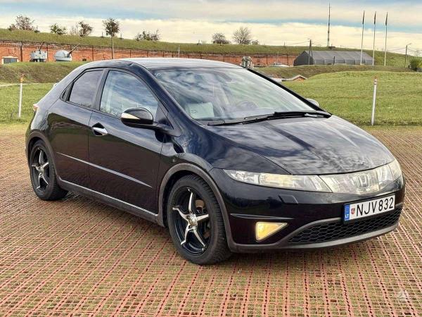 Melns Honda Civic 2006 Viļņa, ar dzinēja tilpumu 2.20 L un nobraukumu 276 tūkst. km par 1350 €, foto 2 vietnē AUTOMOTO.COM.LV