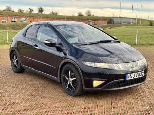 Black Honda Civic 2006 in Vilnius, with an engine capacity of 2.20 L and mileage of 276 thousand km for 1350 €, photo 3 on AUTOMOTO.COM.LV
