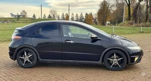 Black Honda Civic 2006 in Vilnius, with an engine capacity of 2.20 L and mileage of 276 thousand km for 1350 €, photo 4 on AUTOMOTO.COM.LV