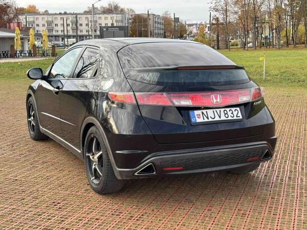Melns Honda Civic 2006 Viļņa, ar dzinēja tilpumu 2.20 L un nobraukumu 276 tūkst. km par 1350 €, foto 4 vietnē AUTOMOTO.COM.LV