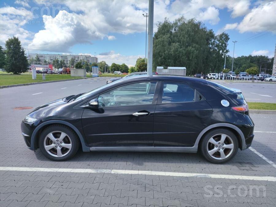 Black Honda Civic 2006 in Riga, with an engine capacity of 1.40 L and mileage of 254 thousand km for 2500 €, photo 3 on AUTOMOTO.COM.LV