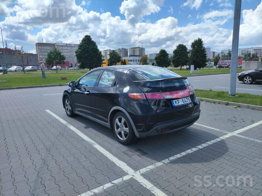 Black Honda Civic 2006 in Riga, with an engine capacity of 1.40 L and mileage of 254 thousand km for 2500 €, photo 4 on AUTOMOTO.COM.LV