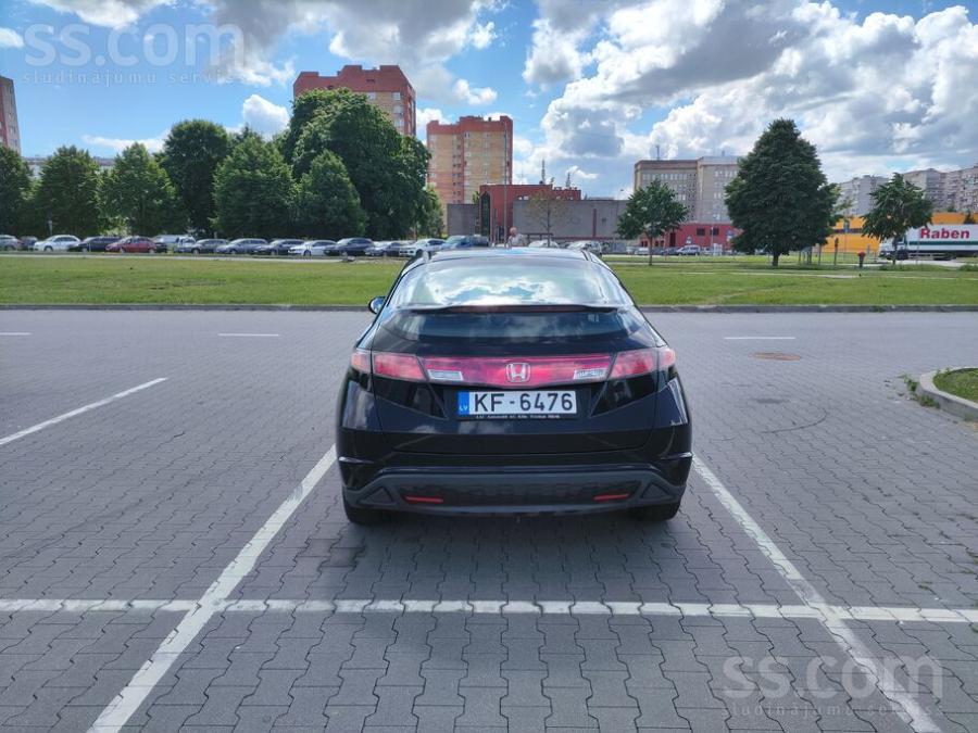 Black Honda Civic 2006 in Riga, with an engine capacity of 1.40 L and mileage of 254 thousand km for 2500 €, photo 5 on AUTOMOTO.COM.LV
