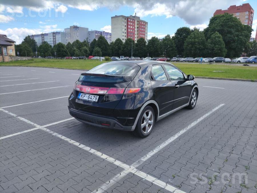 Black Honda Civic 2006 in Riga, with an engine capacity of 1.40 L and mileage of 254 thousand km for 2500 €, photo 6 on AUTOMOTO.COM.LV