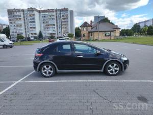 Black Honda Civic 2006 in Riga, with an engine capacity of 1.40 L and mileage of 254 thousand km for 2500 €, photo 7 on AUTOMOTO.COM.LV