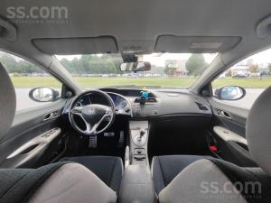 Black Honda Civic 2006 in Riga, with an engine capacity of 1.40 L and mileage of 254 thousand km for 2500 €, photo 15 on AUTOMOTO.COM.LV
