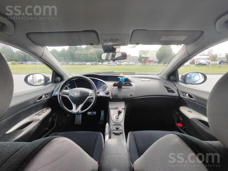 Black Honda Civic 2006 in Riga, with an engine capacity of 1.40 L and mileage of 254 thousand km for 2500 €, photo 15 on AUTOMOTO.COM.LV