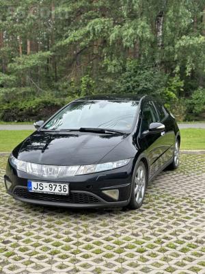 Melns Honda Civic 2006 Rīga, ar dzinēja tilpumu 2.20 L un nobraukumu 355 tūkst. km par 1850 €, foto  vietnē AUTOMOTO.COM.LV