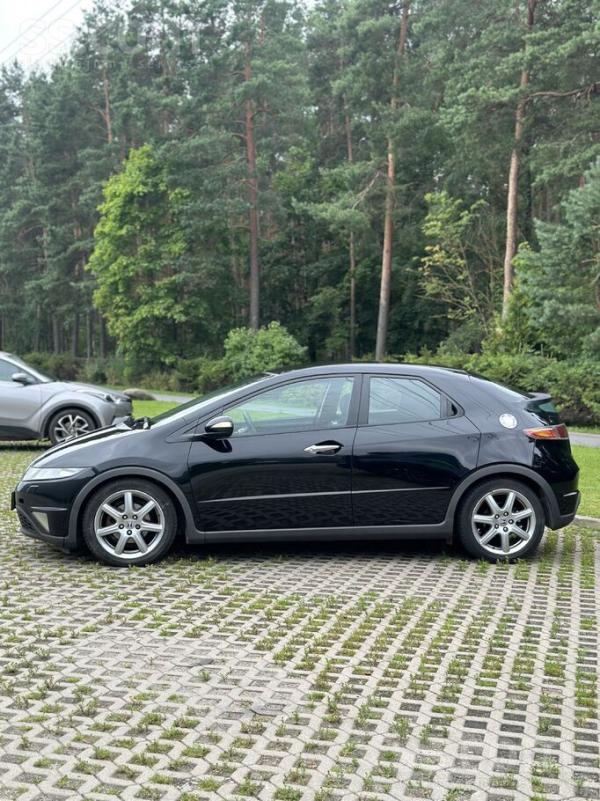 Melns Honda Civic 2006 Rīga, ar dzinēja tilpumu 2.20 L un nobraukumu 355 tūkst. km par 1850 €, foto 2 vietnē AUTOMOTO.COM.LV
