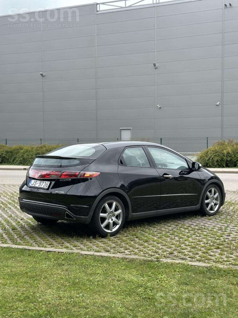 Melns Honda Civic 2006 Rīga, ar dzinēja tilpumu 2.20 L un nobraukumu 355 tūkst. km par 1850 €, foto 5 vietnē AUTOMOTO.COM.LV