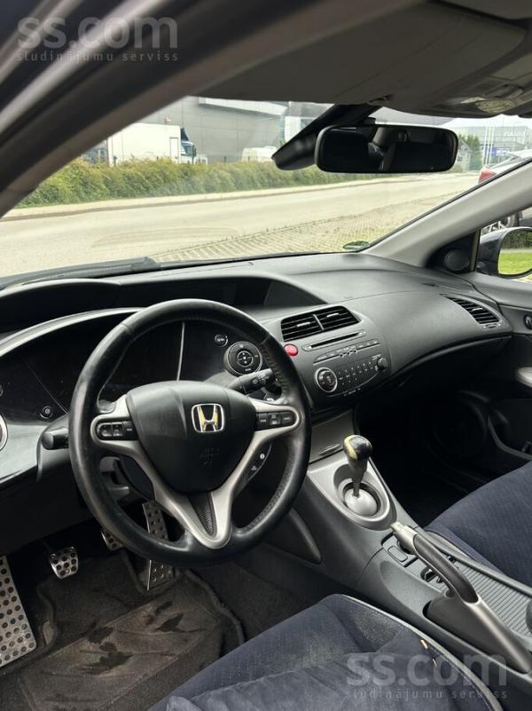 Melns Honda Civic 2006 Rīga, ar dzinēja tilpumu 2.20 L un nobraukumu 355 tūkst. km par 1850 €, foto 7 vietnē AUTOMOTO.COM.LV