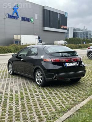 Black Honda Civic 2006 in Riga, with an engine capacity of 2.20 L and mileage of 355 thousand km for 1850 €, photo 4 on AUTOMOTO.COM.LV