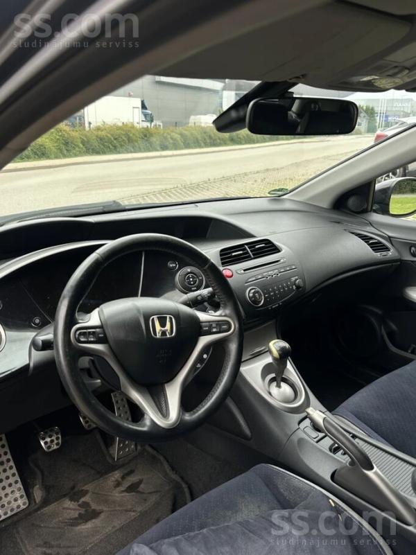 Melns Honda Civic 2006 Rīga, ar dzinēja tilpumu 2.20 L un nobraukumu 355 tūkst. km par 1850 €, foto 7 vietnē AUTOMOTO.COM.LV