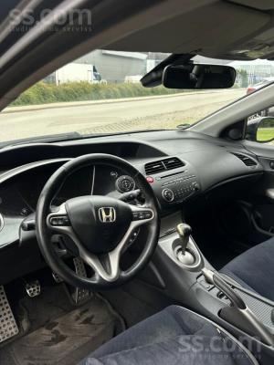 Black Honda Civic 2006 in Riga, with an engine capacity of 2.20 L and mileage of 355 thousand km for 1850 €, photo 8 on AUTOMOTO.COM.LV