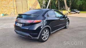 Black Honda Civic 2006 in Riga, with an engine capacity of 2.20 L and mileage of 343 thousand km for 1750 €, photo 5 on AUTOMOTO.COM.LV