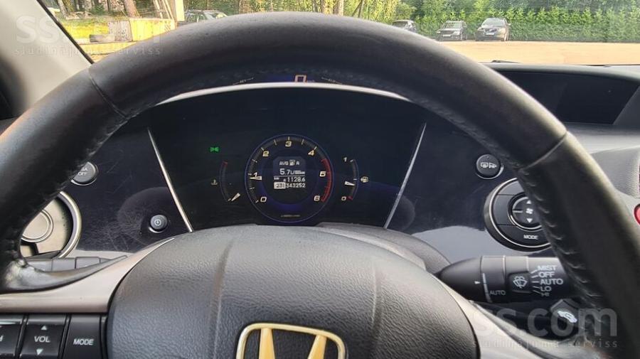Black Honda Civic 2006 in Riga, with an engine capacity of 2.20 L and mileage of 343 thousand km for 1750 €, photo 8 on AUTOMOTO.COM.LV