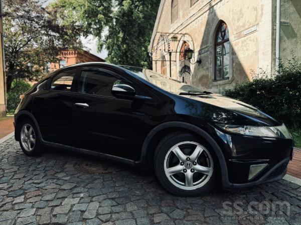 Black Honda Civic 2006 in Cesis, with an engine capacity of 1.80 L and mileage of 0 thousand km for 1350 €, photo 2 on AUTOMOTO.COM.LV