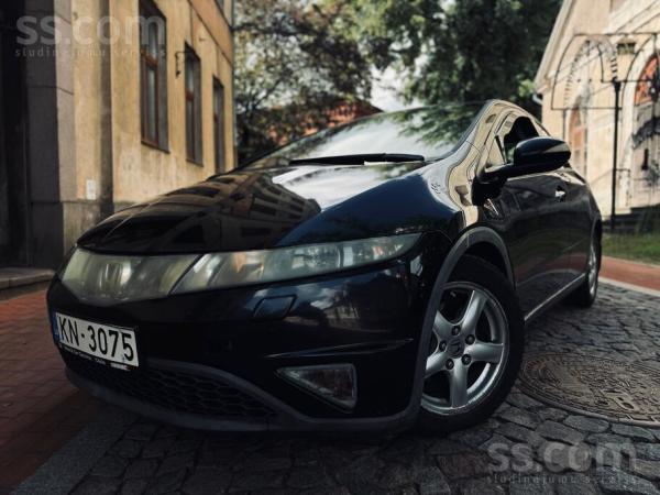 Black Honda Civic 2006 in Cesis, with an engine capacity of 1.80 L and mileage of 0 thousand km for 1350 €, photo 3 on AUTOMOTO.COM.LV