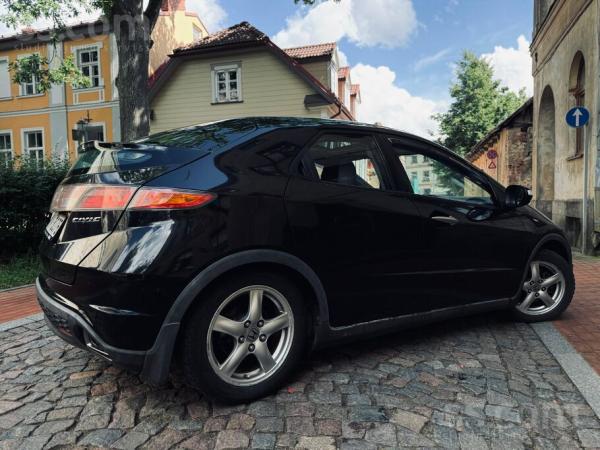 Black Honda Civic 2006 in Cesis, with an engine capacity of 1.80 L and mileage of 0 thousand km for 1350 €, photo 6 on AUTOMOTO.COM.LV