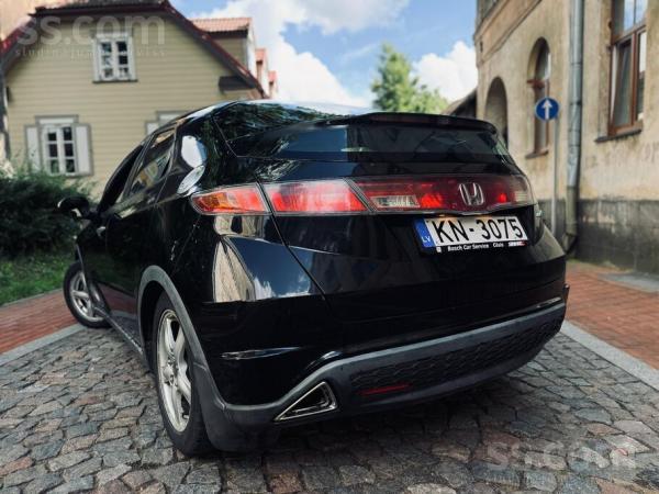 Black Honda Civic 2006 in Cesis, with an engine capacity of 1.80 L and mileage of 0 thousand km for 1350 €, photo 7 on AUTOMOTO.COM.LV