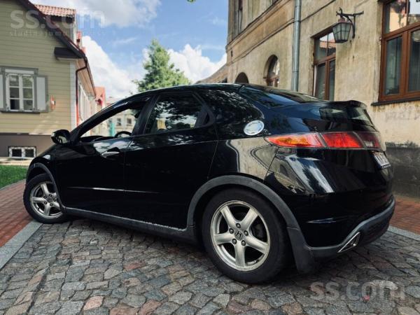 Black Honda Civic 2006 in Cesis, with an engine capacity of 1.80 L and mileage of 0 thousand km for 1350 €, photo 8 on AUTOMOTO.COM.LV