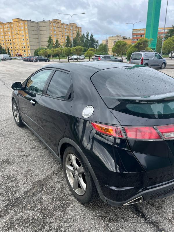 Black Honda Civic 2006 in Tartu, with an engine capacity of 1.80 L and mileage of 329 thousand km for 2100 €, photo 2 on AUTOMOTO.COM.LV