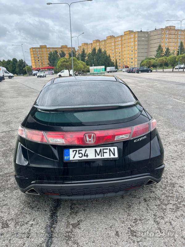 Black Honda Civic 2006 in Tartu, with an engine capacity of 1.80 L and mileage of 329 thousand km for 2100 €, photo 3 on AUTOMOTO.COM.LV