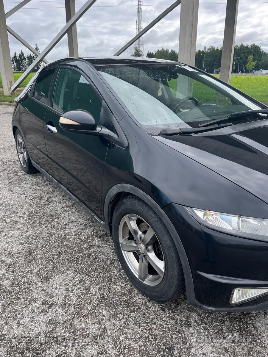 Melns Honda Civic 2006 Tartu, ar dzinēja tilpumu 1.80 L un nobraukumu 329 tūkst. km par 2100 €, foto 6 vietnē AUTOMOTO.COM.LV