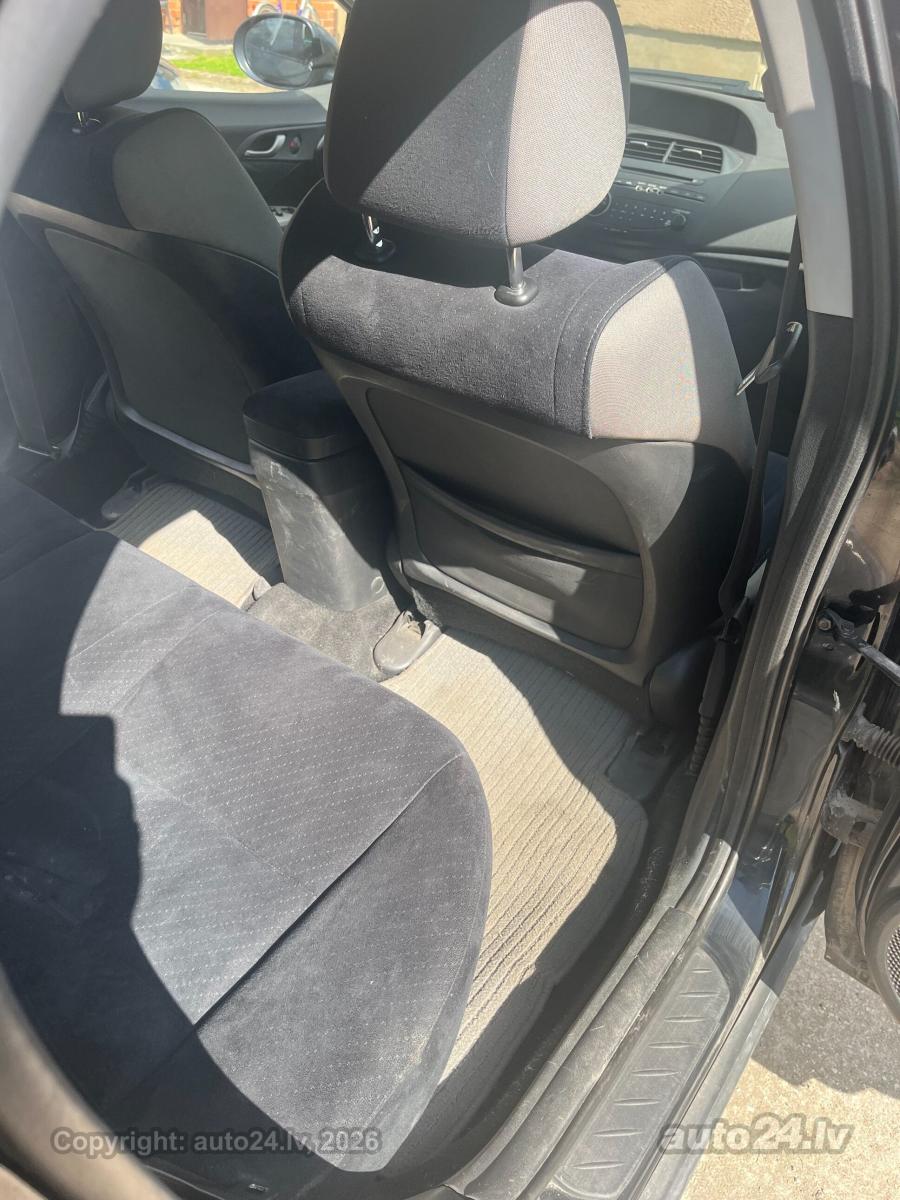 Melns Honda Civic 2006 Tartu, ar dzinēja tilpumu 1.80 L un nobraukumu 329 tūkst. km par 2100 €, foto 13 vietnē AUTOMOTO.COM.LV