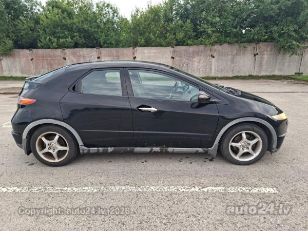 Melns Honda Civic 2006 Keila, ar dzinēja tilpumu 1.30 L un nobraukumu 250 tūkst. km par 599 €, foto 5 vietnē AUTOMOTO.COM.LV