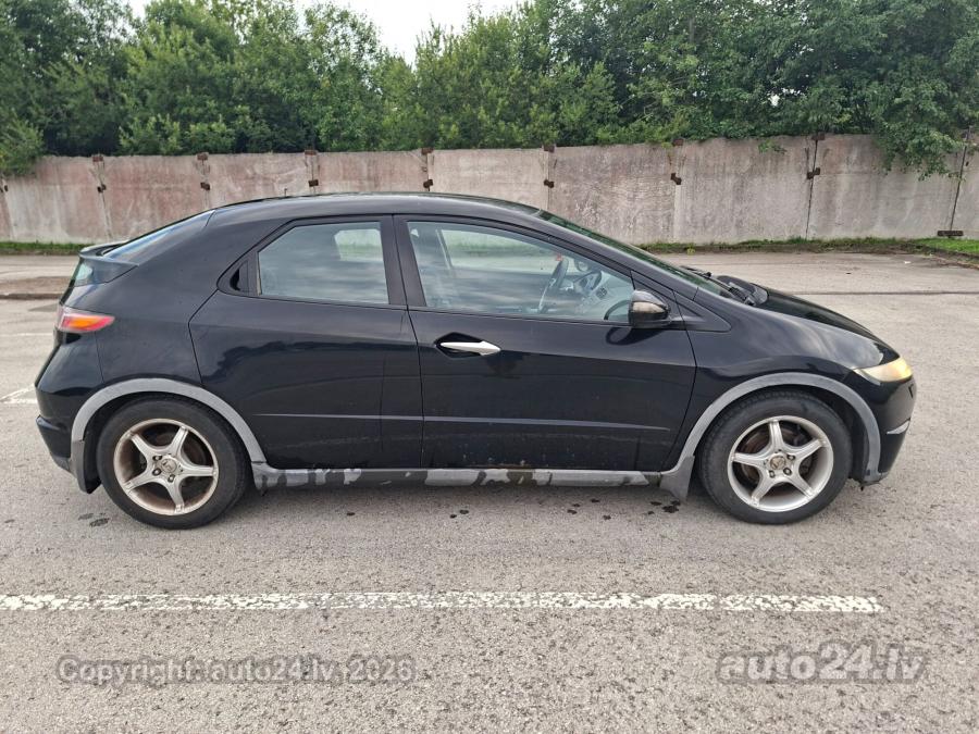 Melns Honda Civic 2006 Keila, ar dzinēja tilpumu 1.30 L un nobraukumu 250 tūkst. km par 599 €, foto 6 vietnē AUTOMOTO.COM.LV