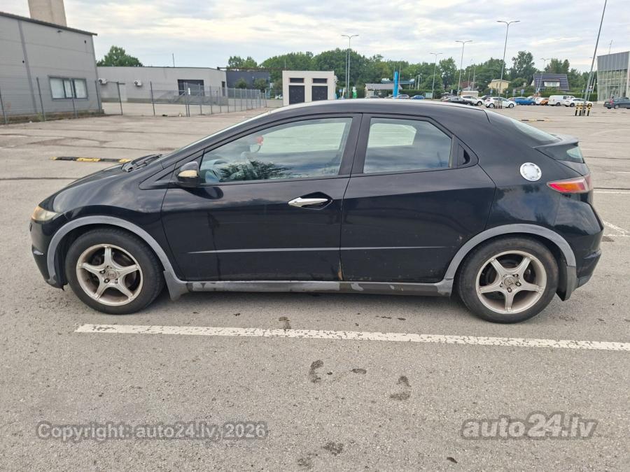 Melns Honda Civic 2006 Keila, ar dzinēja tilpumu 1.30 L un nobraukumu 250 tūkst. km par 599 €, foto 7 vietnē AUTOMOTO.COM.LV