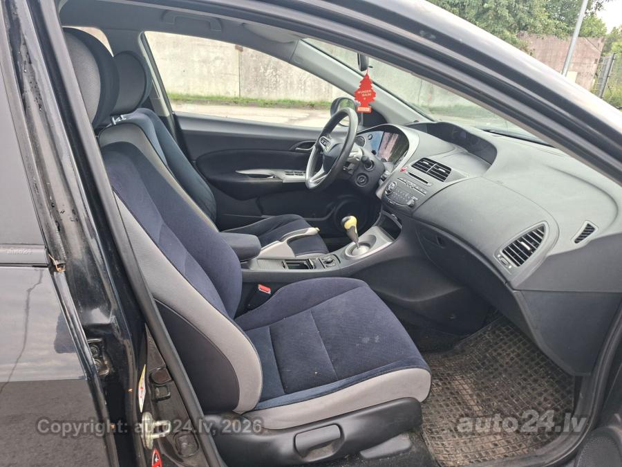 Melns Honda Civic 2006 Keila, ar dzinēja tilpumu 1.30 L un nobraukumu 250 tūkst. km par 599 €, foto 9 vietnē AUTOMOTO.COM.LV
