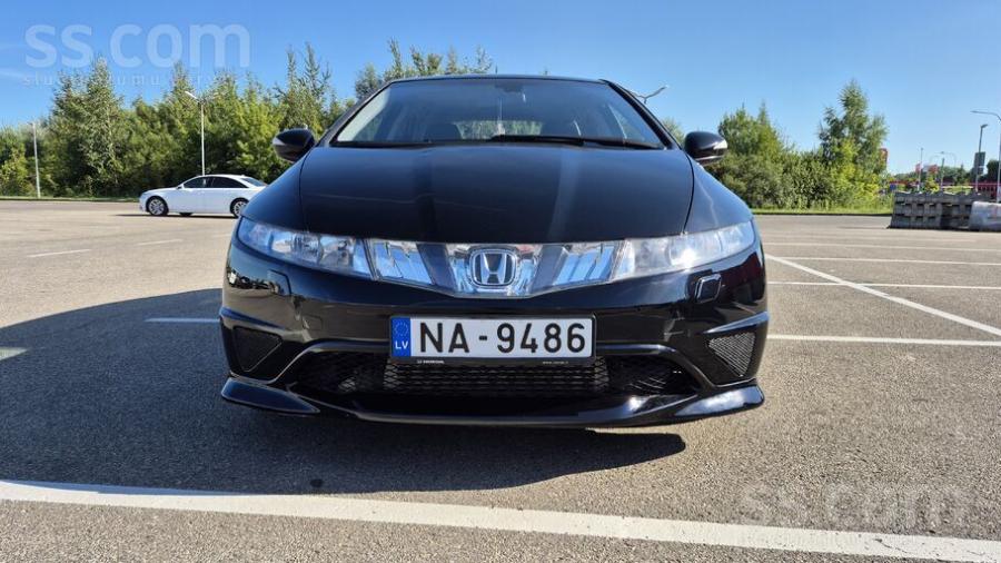 Black Honda Civic 2006 in Daugavpils, with an engine capacity of 2.20 L and mileage of 287 thousand km for 2550 €, photo 4 on AUTOMOTO.COM.LV