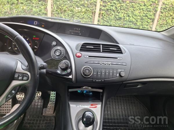 Melns Honda Civic 2006 Valmiera, ar dzinēja tilpumu 2.20 L un nobraukumu 247 tūkst. km par 3600 €, foto 7 vietnē AUTOMOTO.COM.LV
