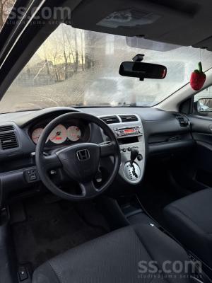 Black Honda Civic 2006 in Riga, with an engine capacity of 1.60 L and mileage of 174 thousand km for 1100 €, photo 3 on AUTOMOTO.COM.LV
