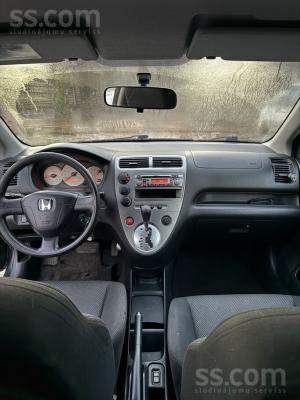 Black Honda Civic 2006 in Riga, with an engine capacity of 1.60 L and mileage of 174 thousand km for 1100 €, photo 4 on AUTOMOTO.COM.LV