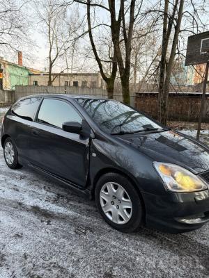 Black Honda Civic 2006 in Riga, with an engine capacity of 1.60 L and mileage of 174 thousand km for 1100 €, photo 5 on AUTOMOTO.COM.LV