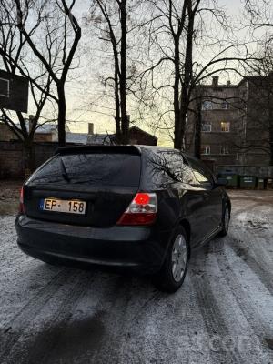 Black Honda Civic 2006 in Riga, with an engine capacity of 1.60 L and mileage of 174 thousand km for 1100 €, photo 7 on AUTOMOTO.COM.LV
