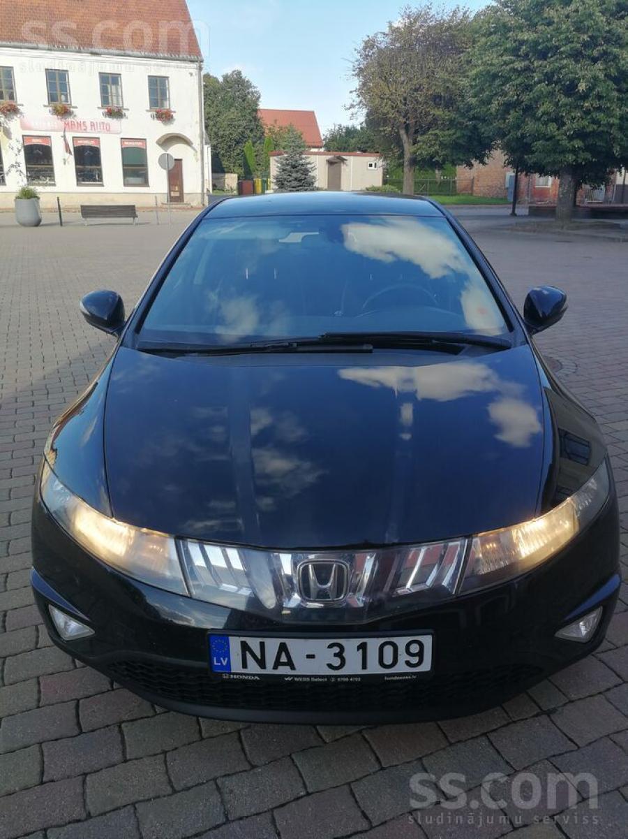 Melns Honda Civic 2006 Bauska, ar dzinēja tilpumu 1.80 L un nobraukumu 333 tūkst. km par 2700 €, foto 1 vietnē AUTOMOTO.COM.LV