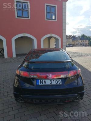 Melns Honda Civic 2006 Bauska, ar dzinēja tilpumu 1.80 L un nobraukumu 333 tūkst. km par 2700 €, foto 9 vietnē AUTOMOTO.COM.LV