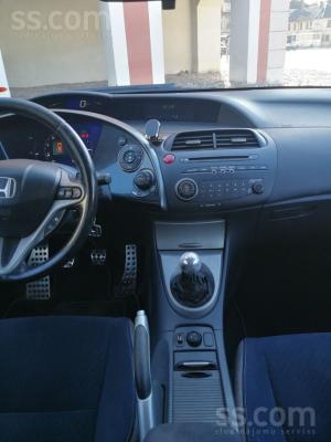 Melns Honda Civic 2006 Bauska, ar dzinēja tilpumu 1.80 L un nobraukumu 333 tūkst. km par 2700 €, foto 12 vietnē AUTOMOTO.COM.LV