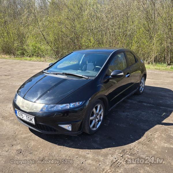 Black Honda Civic 2006 in Tallinn, with an engine capacity of 1.80 L and mileage of 259 thousand km for 1500 €, photo 1 on AUTOMOTO.COM.LV