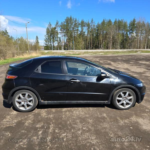 Black Honda Civic 2006 in Tallinn, with an engine capacity of 1.80 L and mileage of 259 thousand km for 1500 €, photo 7 on AUTOMOTO.COM.LV