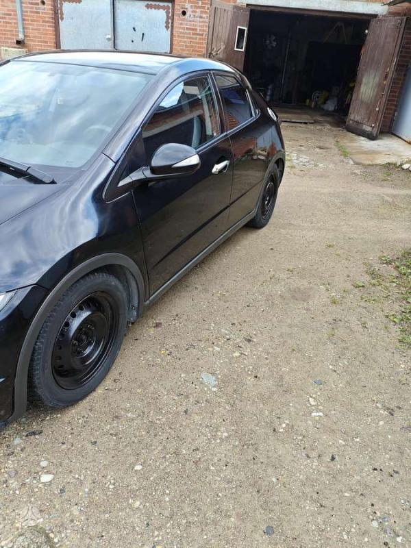 Black Honda Civic 2006 in Siauliai, with an engine capacity of 2.20 L and mileage of 493 thousand km for 1500 €, photo 2 on AUTOMOTO.COM.LV