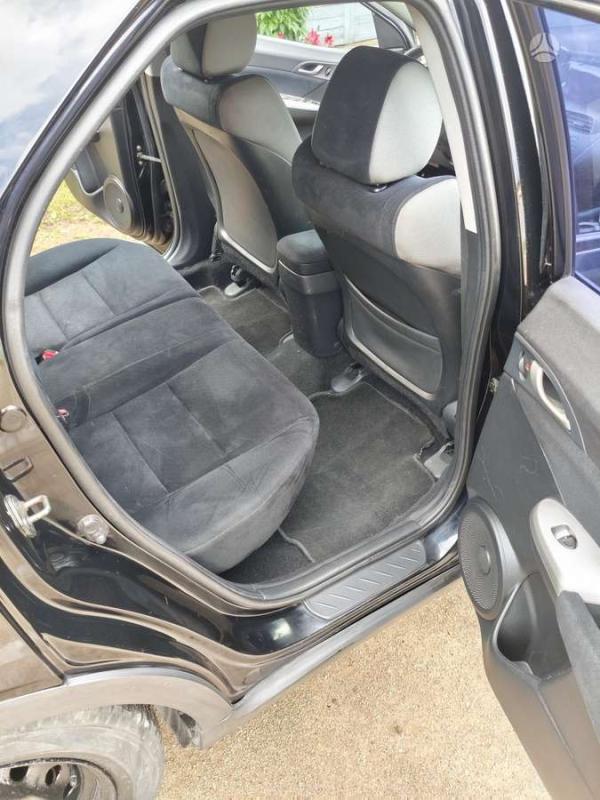 Black Honda Civic 2006 in Siauliai, with an engine capacity of 2.20 L and mileage of 493 thousand km for 1500 €, photo 6 on AUTOMOTO.COM.LV
