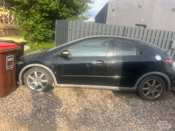 Black Honda Civic 2006 in Klaipeda, with an engine capacity of 2.20 L and mileage of 286 thousand km for 400 €, photo 1 on AUTOMOTO.COM.LV