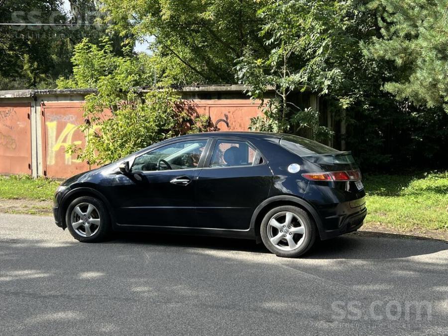 Melns Honda Civic 2006 Rīga, ar dzinēja tilpumu 1.40 L un nobraukumu 185 tūkst. km par 1900 €, foto 8 vietnē AUTOMOTO.COM.LV