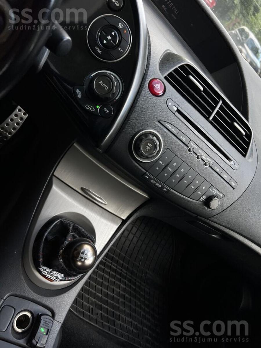 Melns Honda Civic 2006 Rīga, ar dzinēja tilpumu 1.40 L un nobraukumu 185 tūkst. km par 1900 €, foto 10 vietnē AUTOMOTO.COM.LV